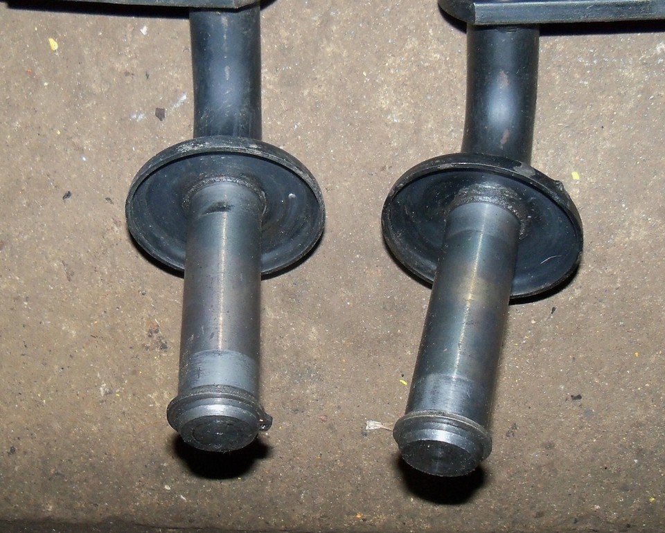 LATE STYLE JOHN DEERE 318 322 332 FRONT AXLE SPINDLES METRIC AM103316 ...