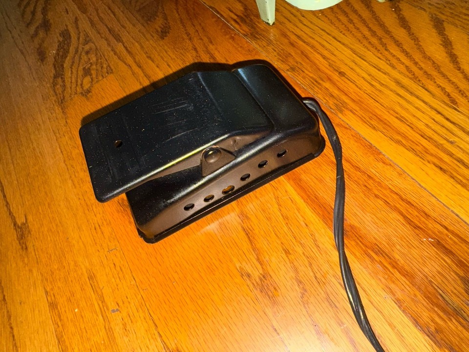 Monster Dressmaker Sewing Machine. Reduction Pulley. Zigzag. Canvas ...
