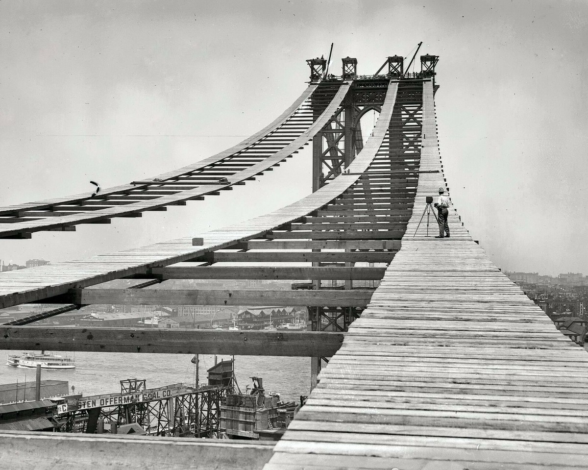 Brooklyn Bridge Construction Exploring The Intricate Structure Of