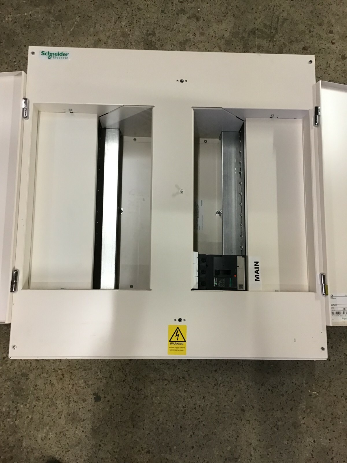 SCHNEIDER 250A MCCB BOARD PANEL BOARD 9 X TP WAYS C/W250A MAIN INCOMER ...