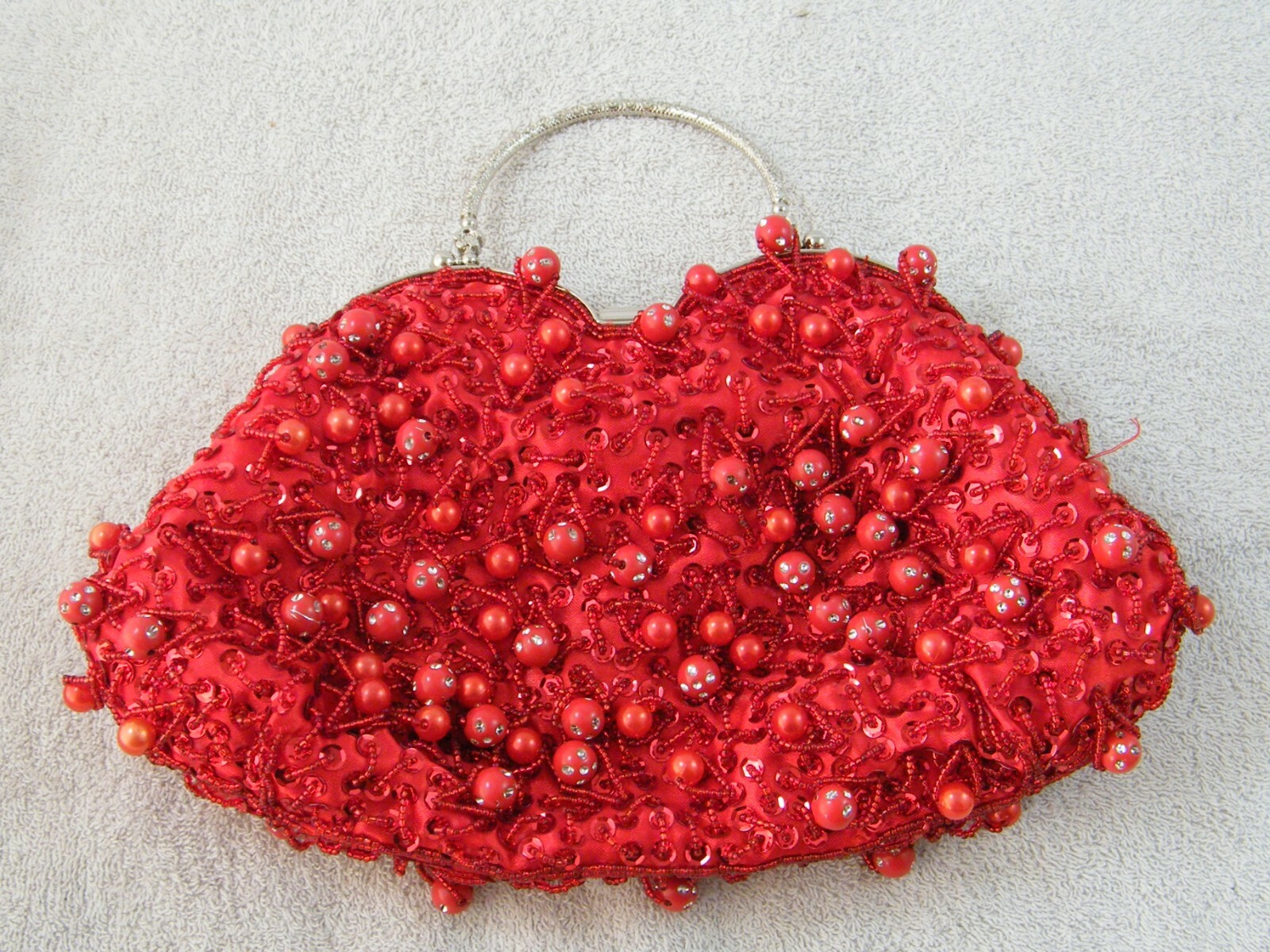 2 SEQUIN PURSES, RED W/ CHAIN STRAP & HEART CLASP, SILVER W/ ZIPPER | eBay