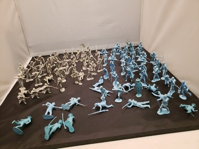 LOUIS MARX - Assortment Of Blue And Grey Figures (Battle Of The Blue ...