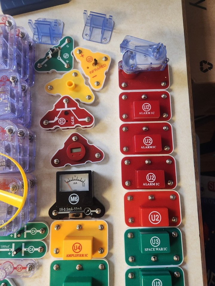 Lot Over 300 Pieces Elenco Snap Circuits Parts Electronic Stem Science ...