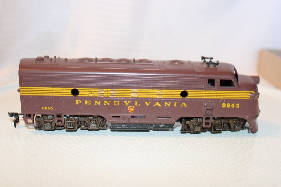 HO Scale Athearn, F7-A Diesel Locomotive, Pennsylvania, Brown, #9643 ...