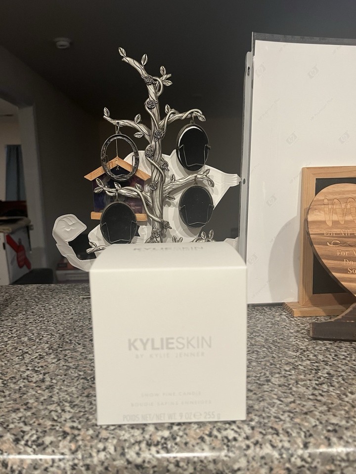 Kylie Jenner Kylie Skin Snow Pine Fragrance Candle 9 Oz New! | eBay