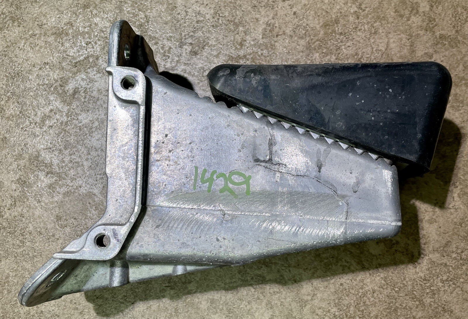 PACCAR PETERBILT HOOD REST L85-6084A #13981 * READY TO SHIP * | eBay