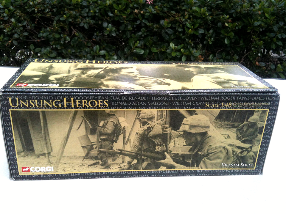 Corgi Bell UH-1C Huey Assault Helicopter US Army Hog Vietnam 1:48 Scale ...