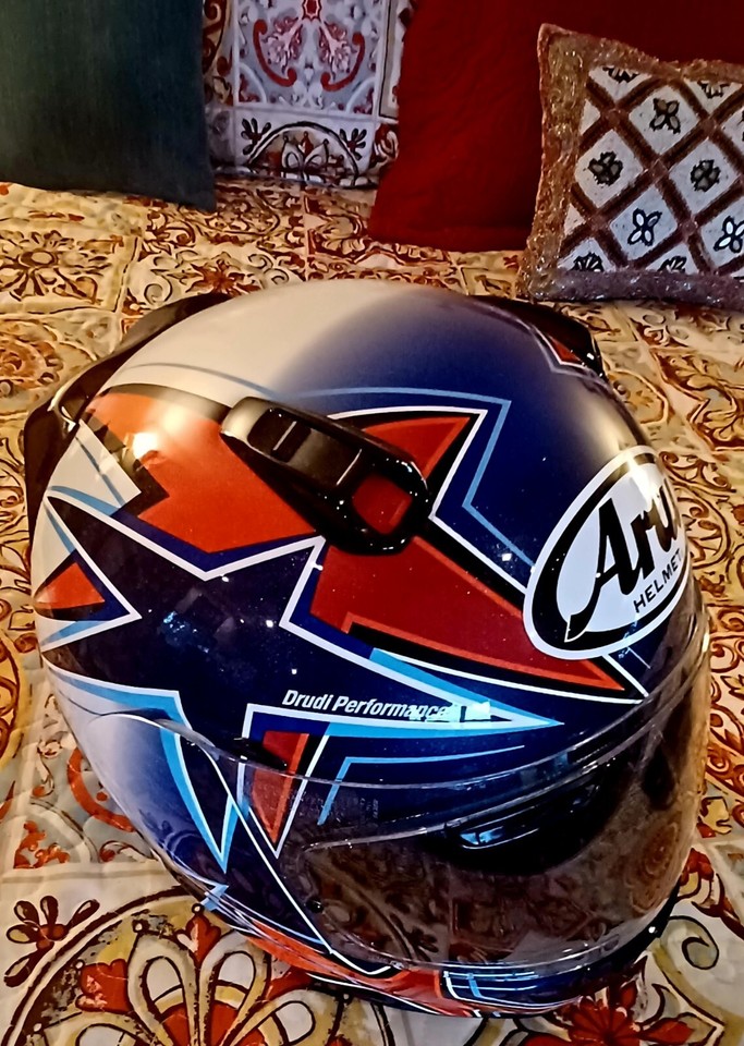 Aria Defiant Motorcycle Helmet - Asteroid Red - Worn Twice - Minty ...