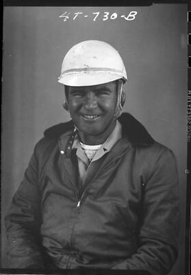Driver Chuck Stevenson poses for a headshot 1950 Indy Photo 1 | eBay