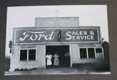 late 1920's / early 1930's Ford car garage front 5 x 7 photograph ...