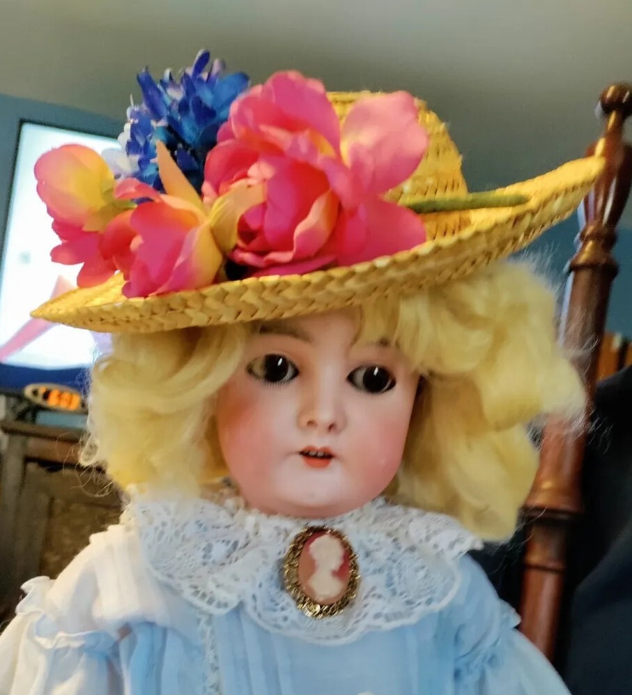 26" AM "Queen Louise" Doll in Vintage Blue Dress w/ Flowered Bonnet 18 ...
