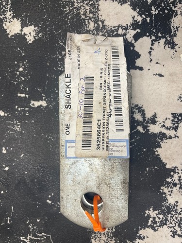 INTERNATIONAL SUSPENSION FRONT SPRING SHACKLE 3525664C1 | eBay