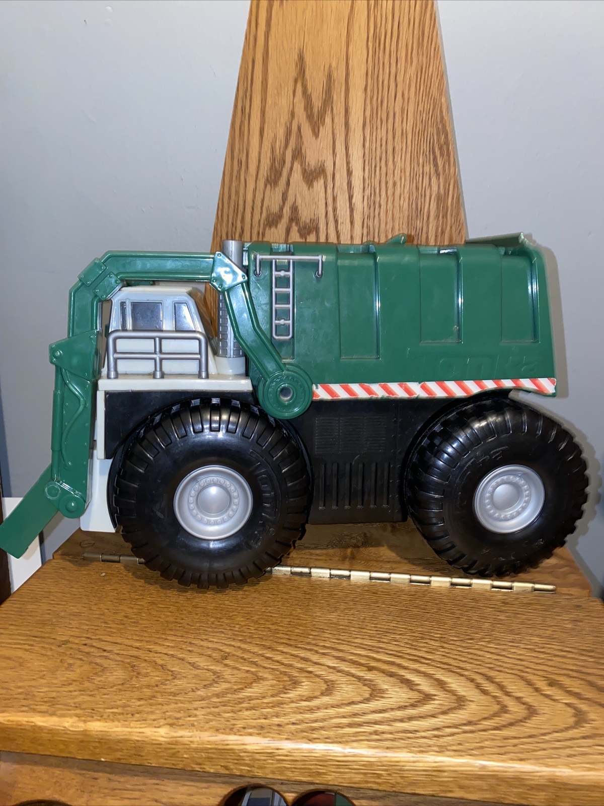 Tonka Funrise Garbage Truck Sanitary Waste 13" Motorized 2011 Front ...