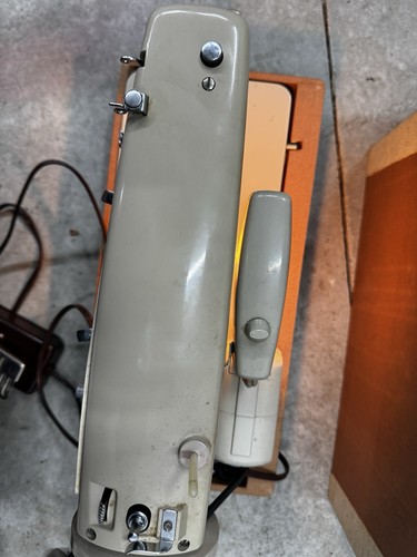 BEAUTIFUL Vintage Singer Fashion Mate 237 Sewing Machine w/Case & Pedal ...