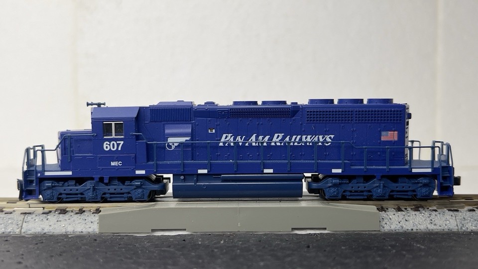 KATO N Scale SD40-2 Diesel Locomotive Early With Dynamic Brake Pan Am ...
