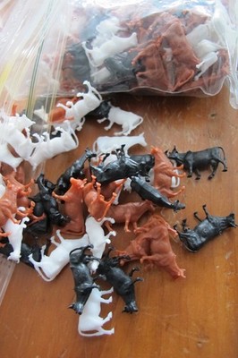 Vintage Lot 144 Miniature Plastic Cow Gumball Vending Machine Capsule ...