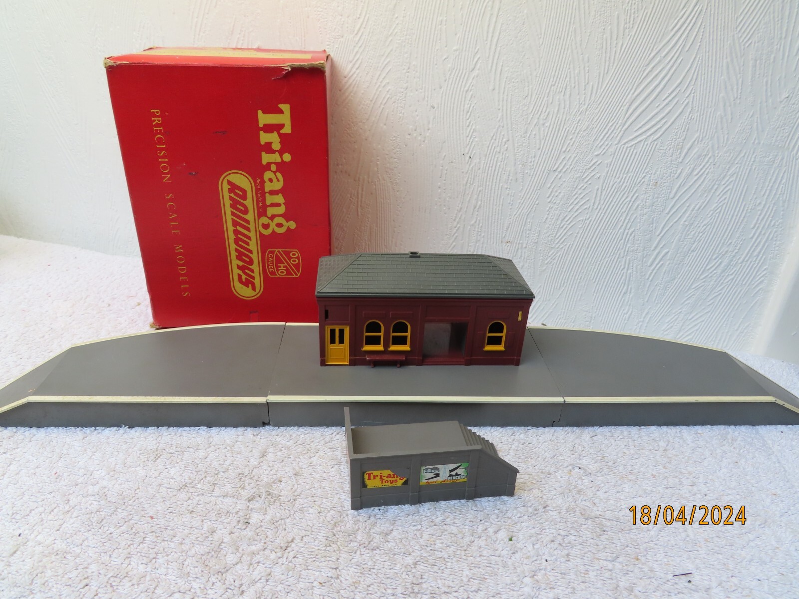 VINTAGE TRIANG RAILWAYS # R80 STATION SET IN ORIGINAL BOX | eBay
