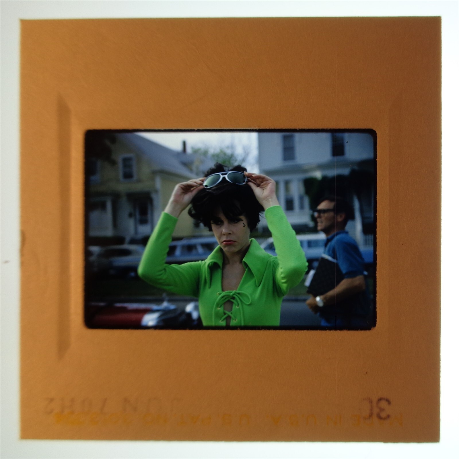 BR8-834 1970s ELIZABETH MONGOMERY BEWITCHED SET CANDID ORIG 35MM COLOR SLIDE | eBay