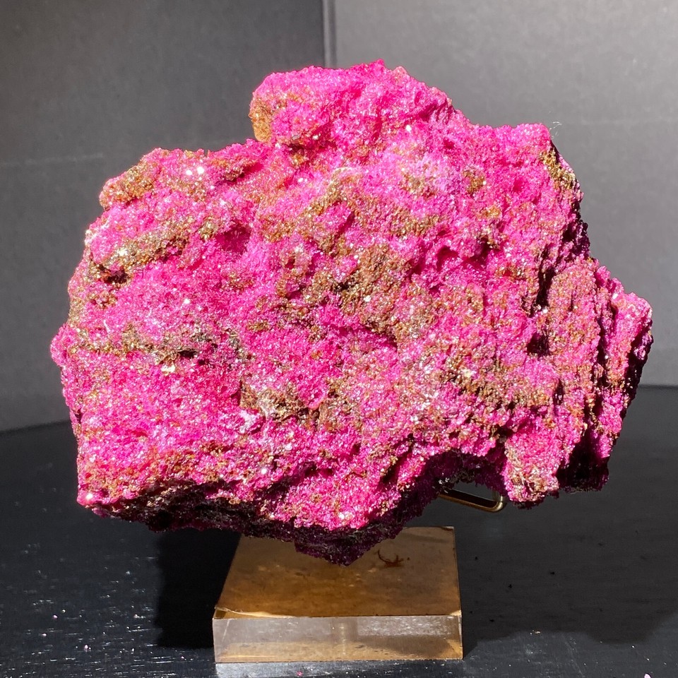 850G Natural coarse red corundum and phlogo mineral powder ruby raw ...