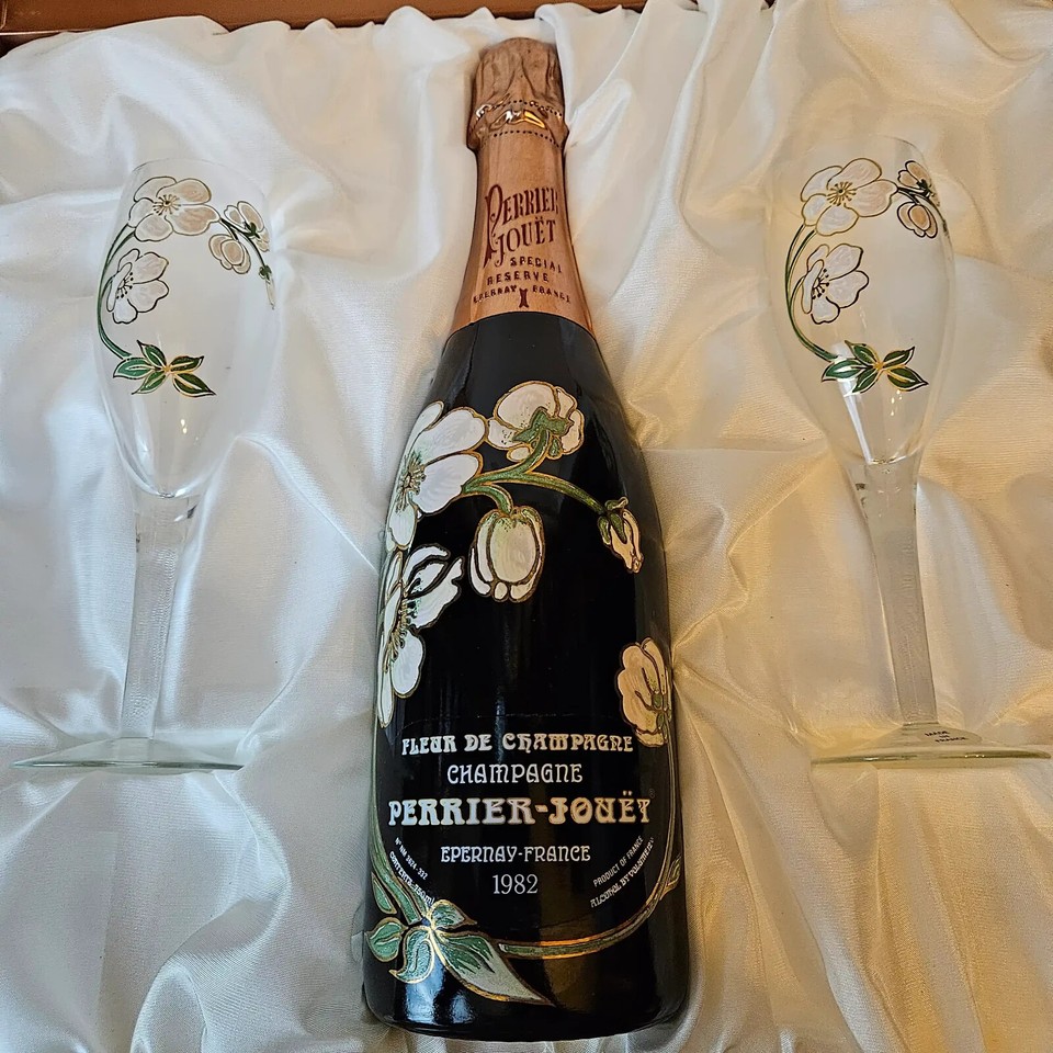 1982 Perrier Jouet Belle Epoque Champagne Brut in Gift Box w/ Flutes [D ...