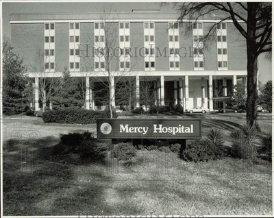 1984 Press Photo Exterior view of Mercy Hospital in Charlotte ...