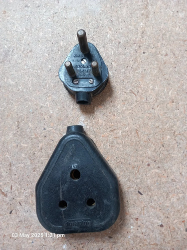 15a Rubber Round Pin plug And 15a Rubber Socket 4 Leads. Duraplug Stage ...