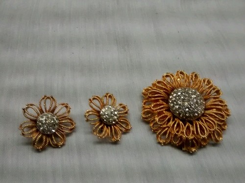 Pretty vintage clear rhinestone gold tone flower pin clip on earrings ...