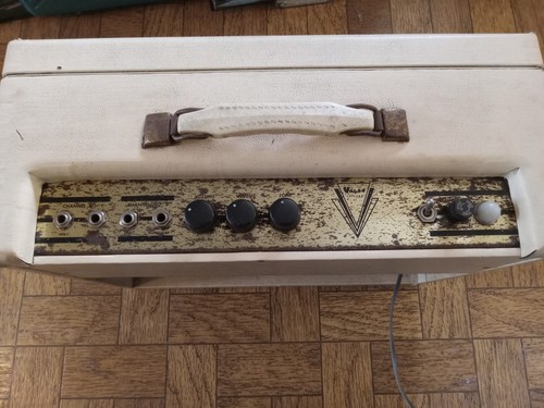 Oahu Vintage Tube Guitar Amp. Says "Valco Chicago 51". 10" speaker ...