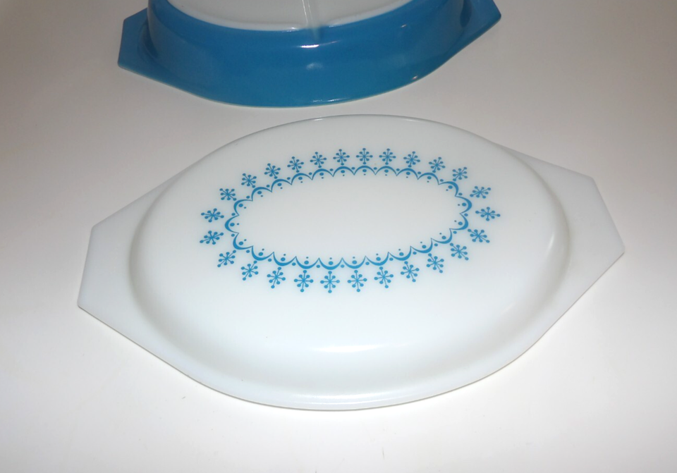 Pyrex Blue Snowflake Garland 063 Divided Casserole Dish with Lid 1 ...
