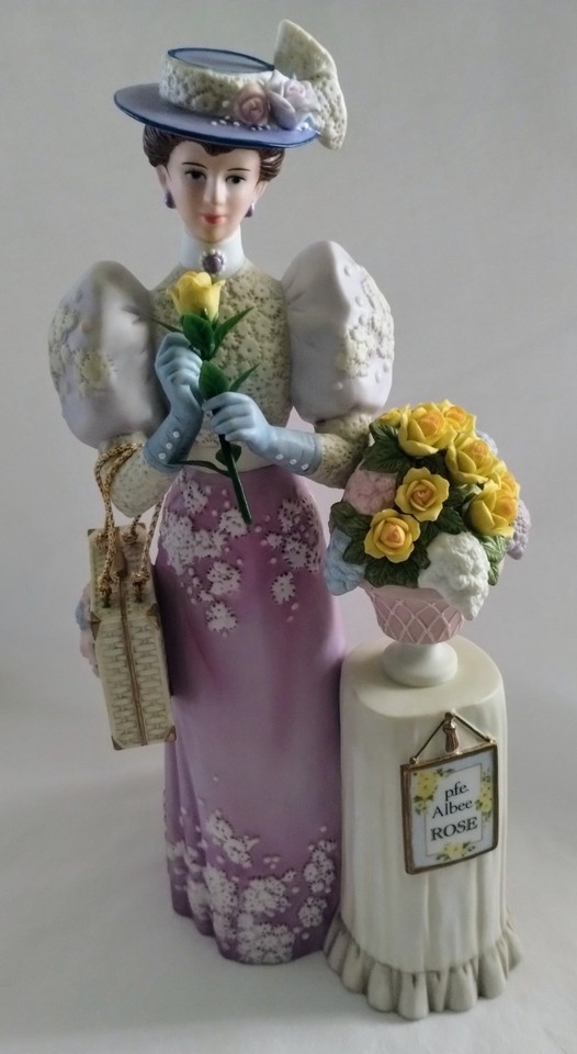 Avon 2001 Mrs. Albee Award 10" Figurine First Rep. Pres. Club Members ...