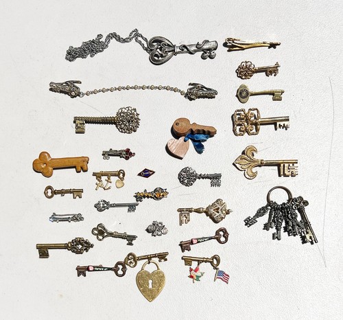 Vintage & Antique Lot of 27 "Key Themed" Brooches, Pins & Keys | eBay