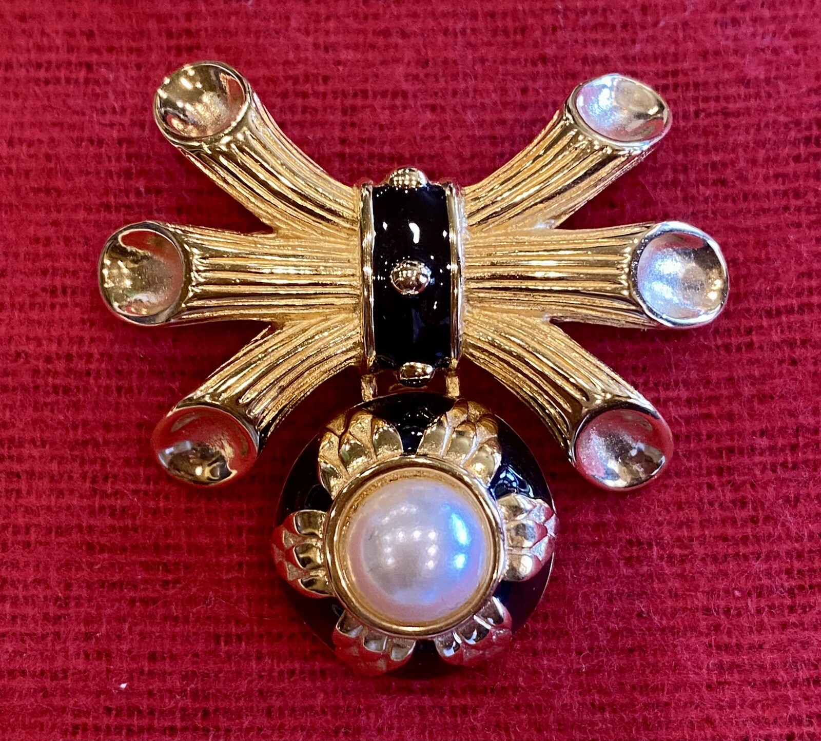 VINTAGE FENDI DANGLE GOLD PLATED ENAMEL BROOCH - Gem
