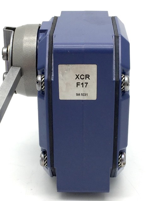 Telemecanique XCR-F17 Rotary Actuating Rod Limit Switch 065224 240V 3A ...