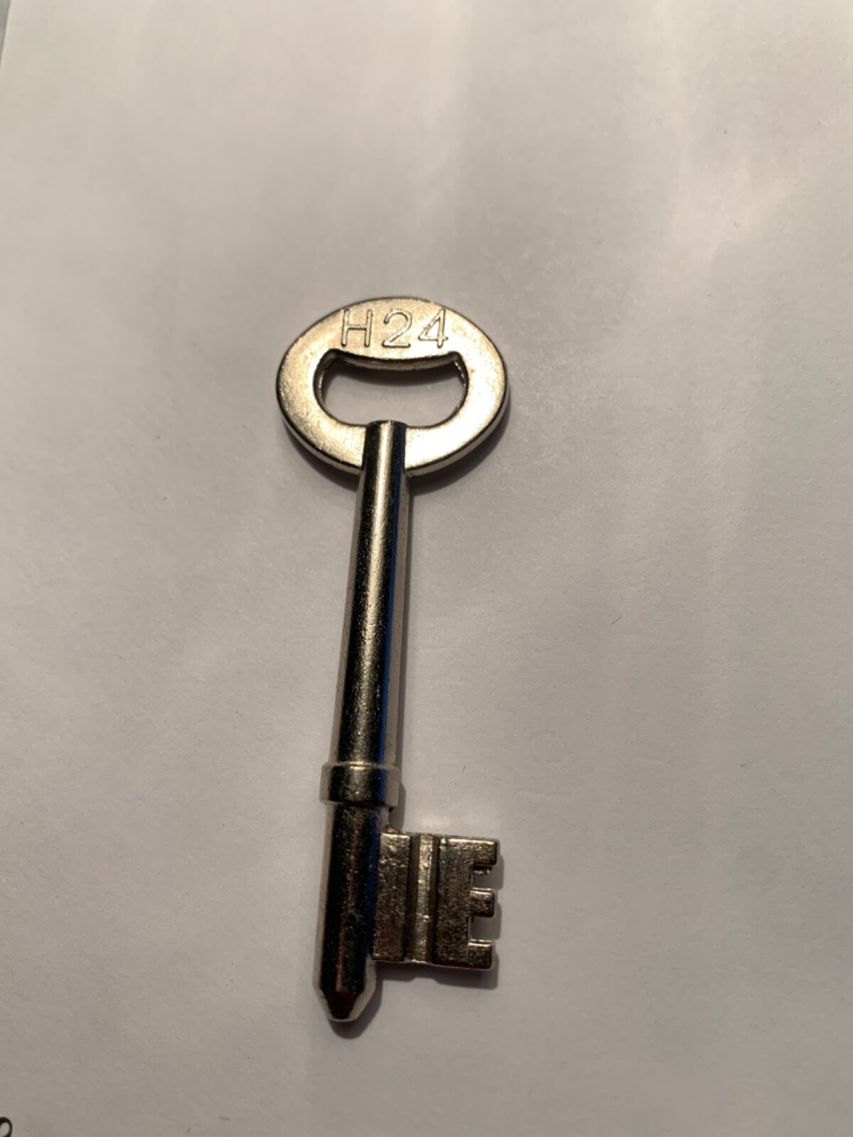 Defender Security E 2293-B Diecast Vintage Lock Bit Key with H-24 Key ...