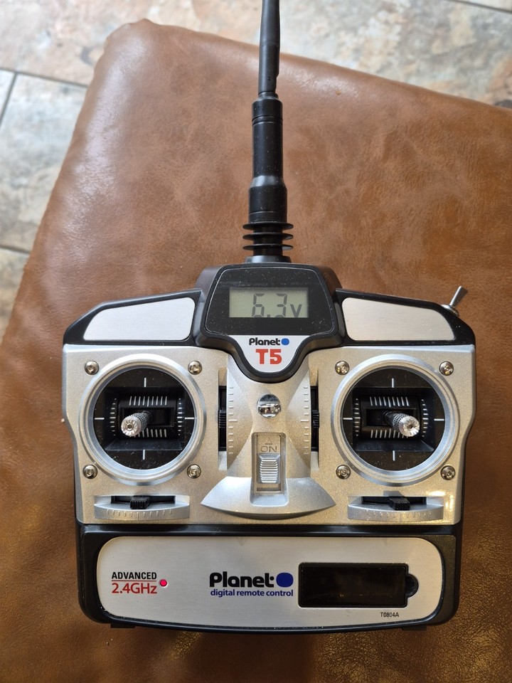 Planet T5 Digital Remote Control 2.4GHz , Receiver And Feather Servos ...