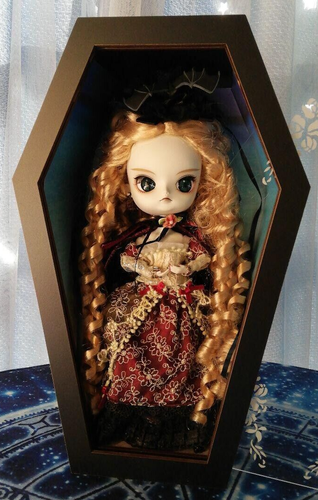 Groove Pullip Dal Ende D-107 Vampire Girl Doll w/Coffin Case Stand Used | eBay