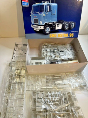 #410 - AMT ERTL GMC ASTRO 95 1:25 TRUCK MODEL KIT #38164 - NEW IN OPEN ...