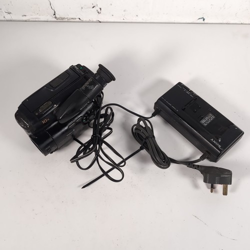 Sony Handycam CCD-TR303e - Camcorder Video Camera Video8 With Charger ...