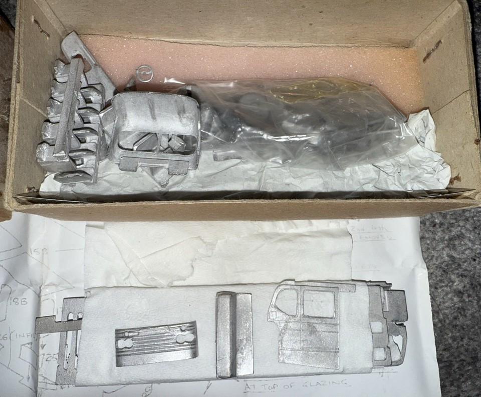 Mega Rare Pirate Models Alexander W type dual door 1:76 model bus kit ...