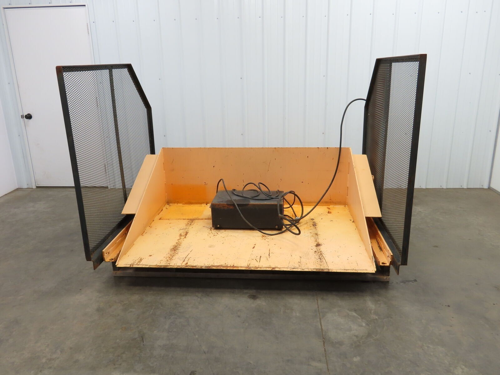 Econo Lift Tote Tilt Table 1 Ton 2000 lbs 45 Degree 120V Electric Over ...