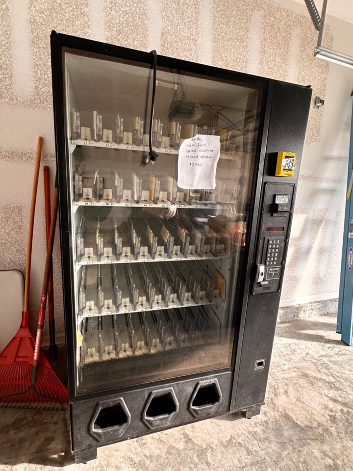 Dixie Narco BevMax 5591 Glass Front Beverage Vending Machine FREE ...