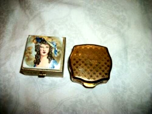 VINTAGE STRATTON PILL BOXES ENGLAND PAIR LADY PORTRAIT FRENCH COUPLE ...