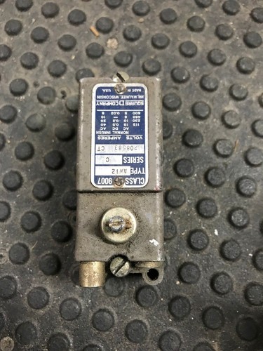 Square D AW12-B1 Roller Limit Switch 1 5/8" Roller 3/8" Arm 600V 9007 ...