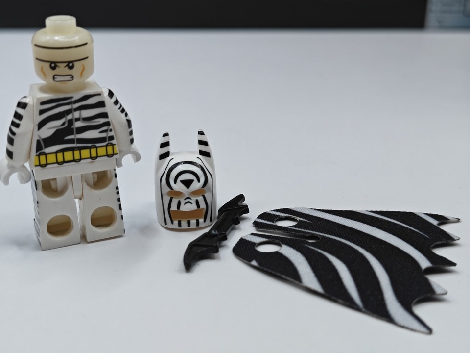 Rare DC Comics Zebra Batman Custom Lego Minifigure Limited 2019 SDCC | eBay