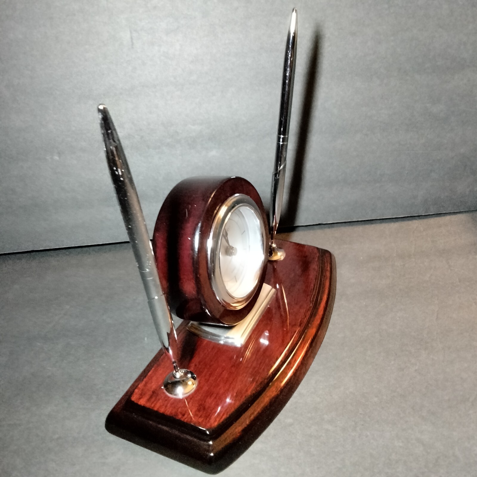 Danbury Elegant simulated Wood Table Desk Clock Pen Holder w/2 pens | eBay