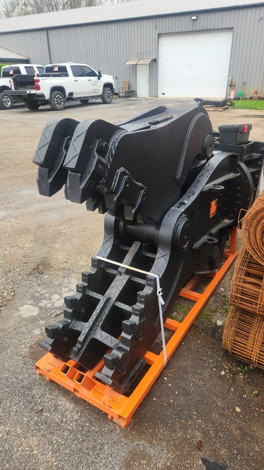 NEW Excavator Hydraulic Rotating concrete crusher Demo 80mm Pins Cat ...