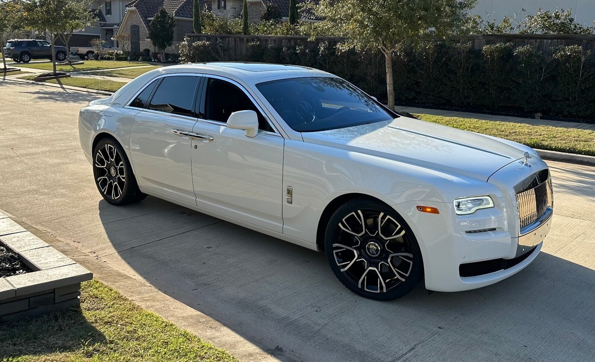 Rolls Royce Ghost White With Black Rims