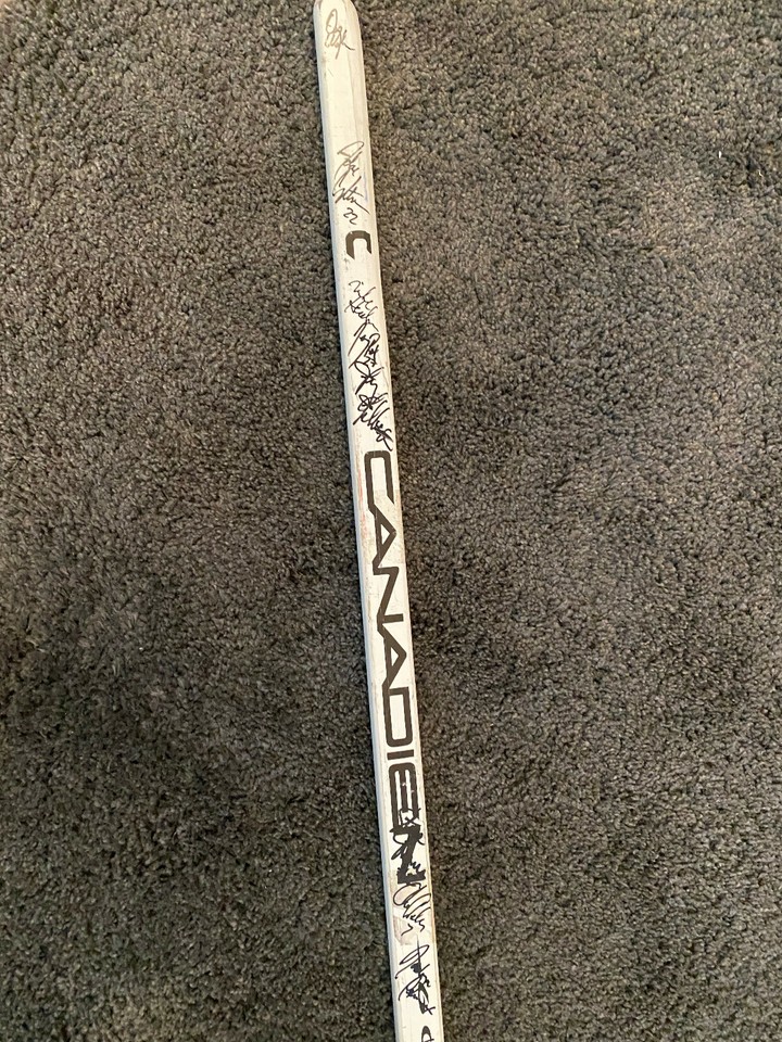 GAME USED NHL OFFICIAL STICK SIGNED BY MEMBERS OF THE CHICAGO ...
