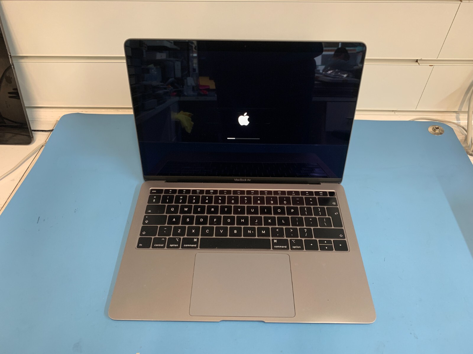 Apple MacBook Air 13" A1932 2018 i5-8210Y 8GB RAM 256GB SSD Space Grey ...