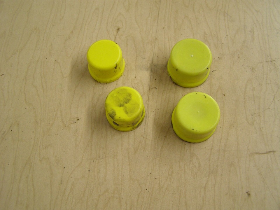 M90095 M78511 FRONT AND REAR YELLOW AXLE TIRE CAPS JOHN DEERE T55 | eBay